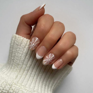 7 Snowflake Nail Art Ideas for Your Next Winter Manicure - Sydne Style