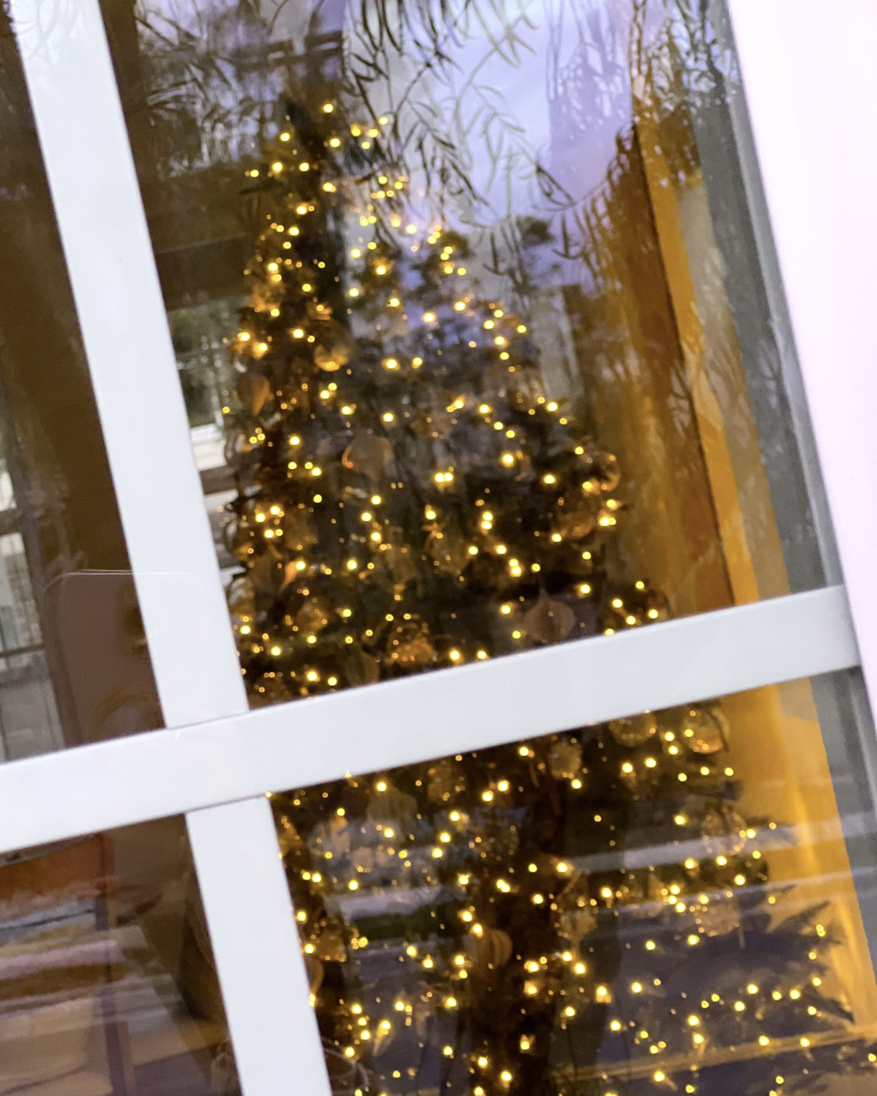 How To Create a Warm Neutrals Christmas Tree Filled with Memories ...